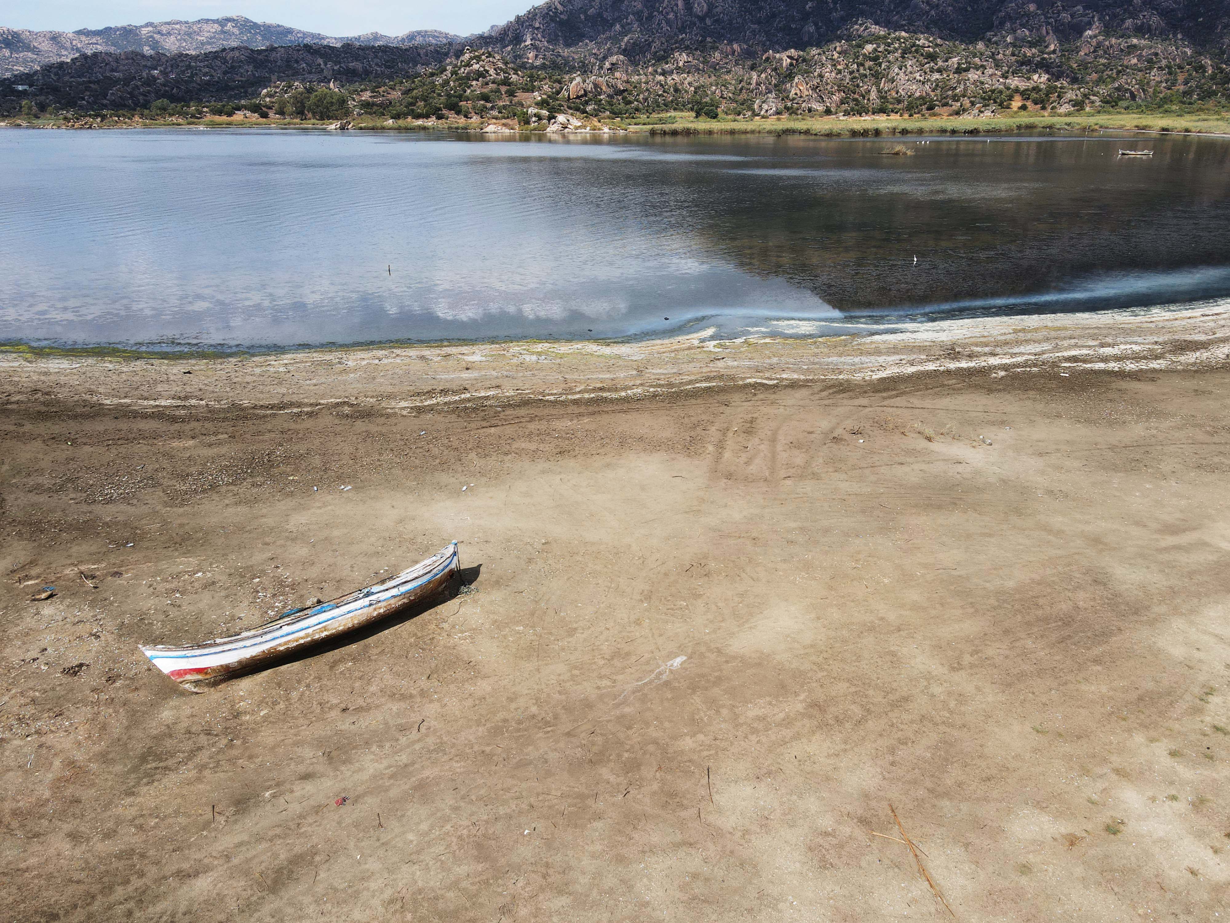 Gölün suyu yaklaşık 20 metre çekildi - Afyon Haber Odak Gazetesi Son ...